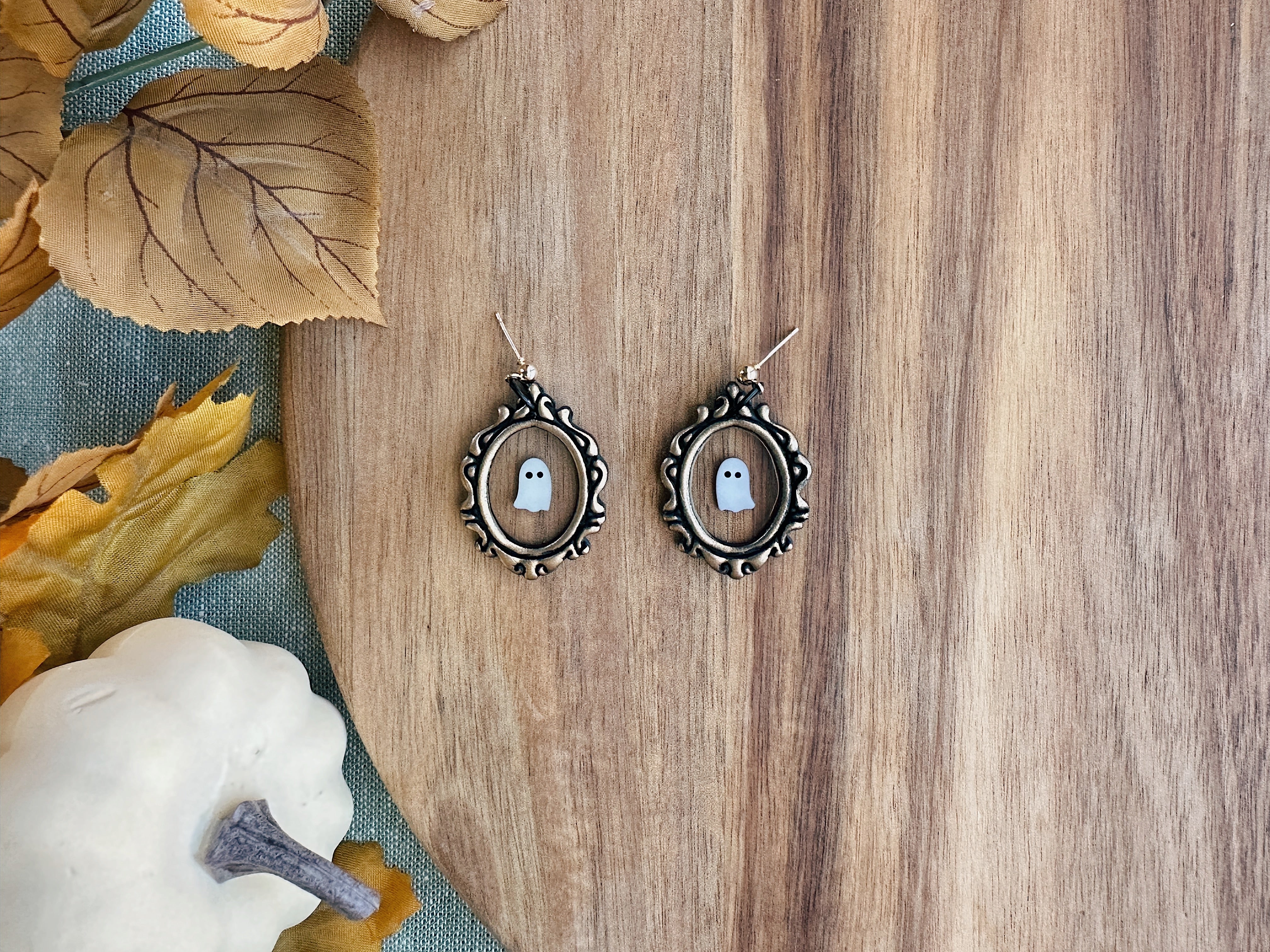Levitating Ghost Frames – modernmaplestudio